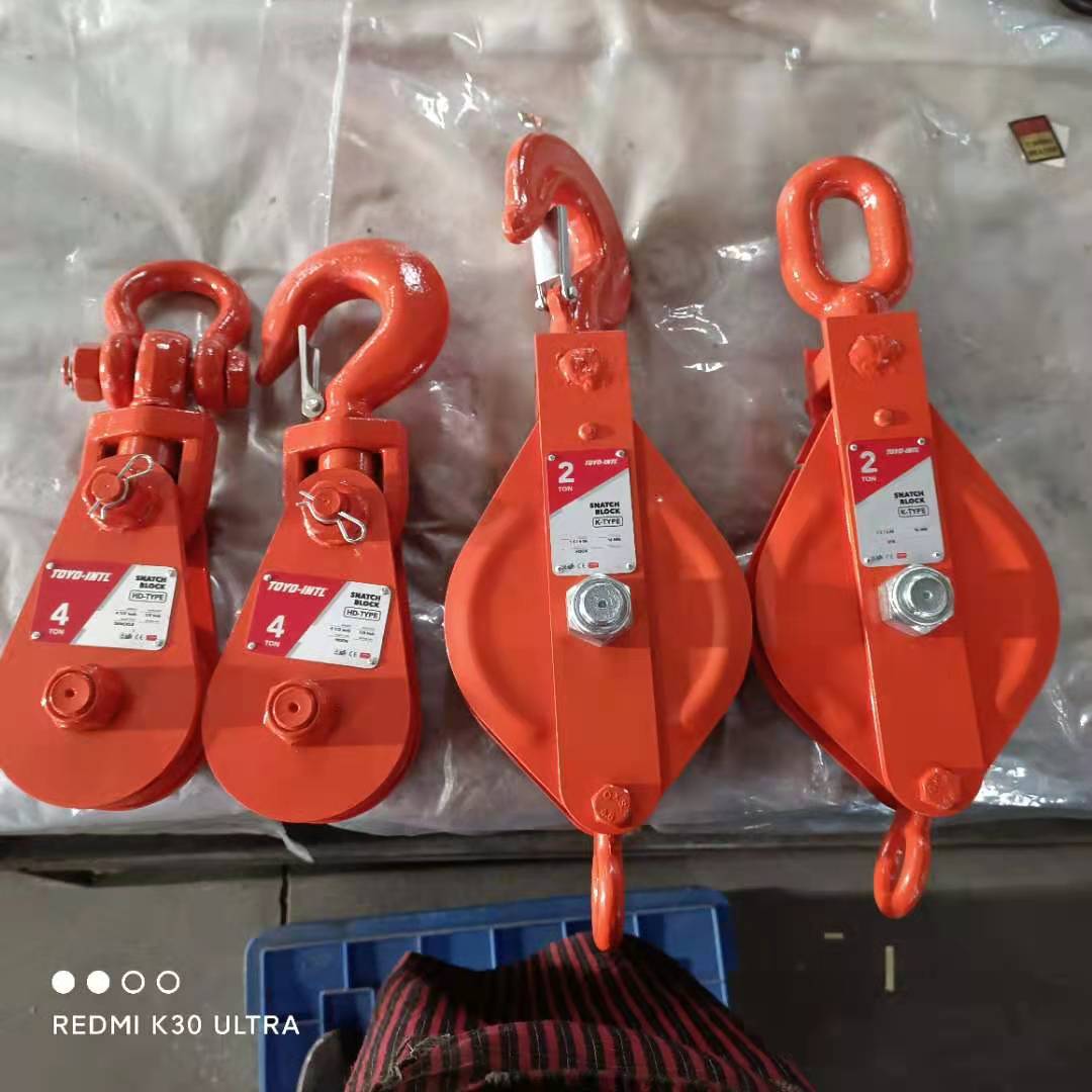 Lifting tackles are used on construction sites. - TOYO-INTL CHAIN BLOCK ...